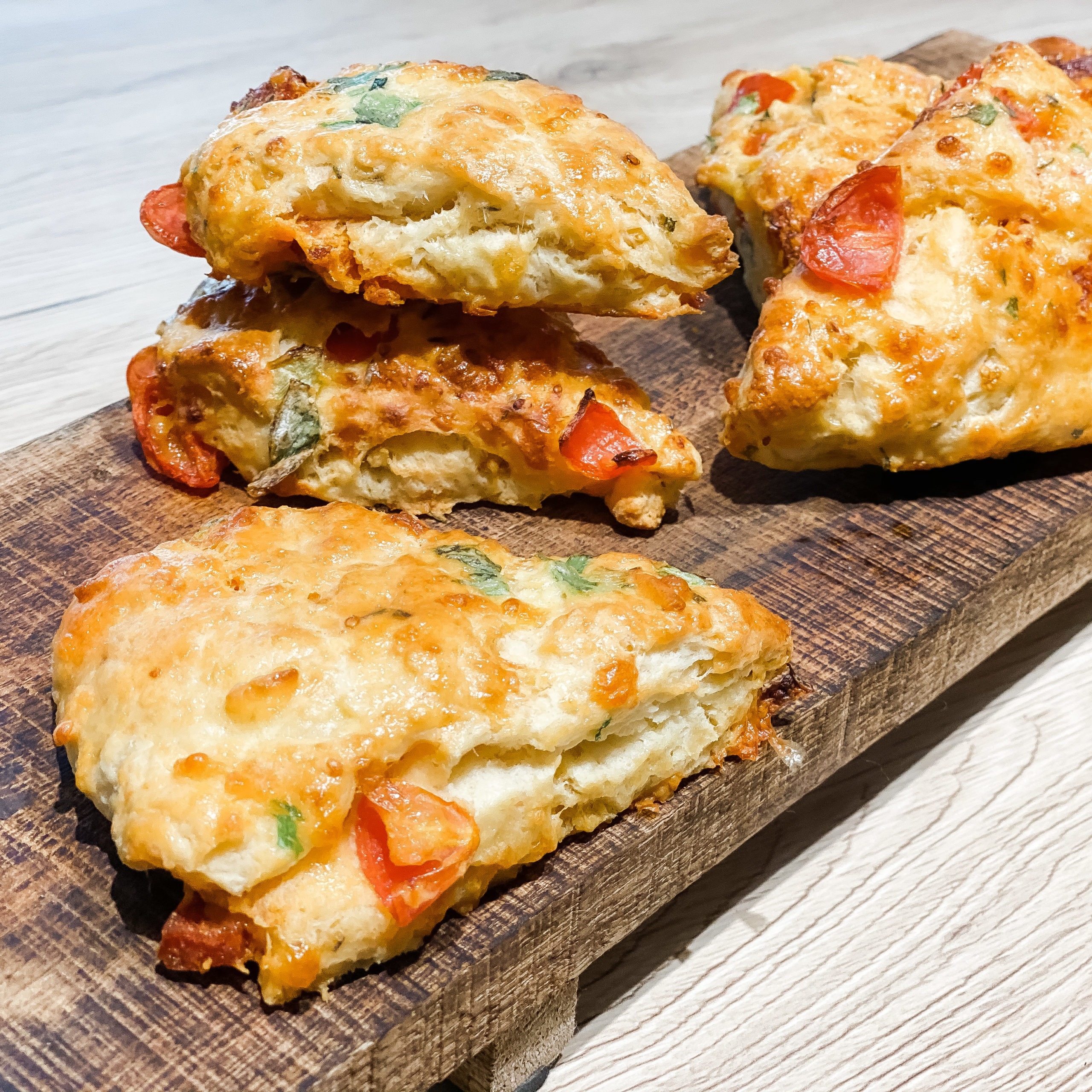 Recette de Pizza Scones facile et rapide - laurafoodfamily.fr